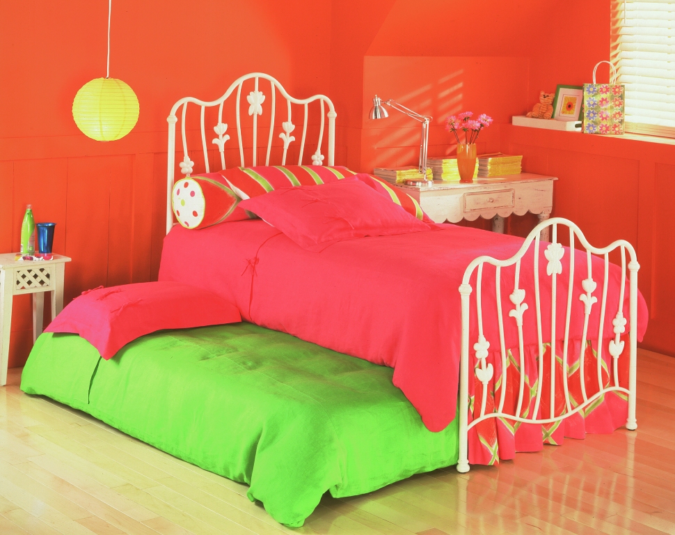 Fashion Bed Group Kaitlyn Bed B91W23 at Homelement.com